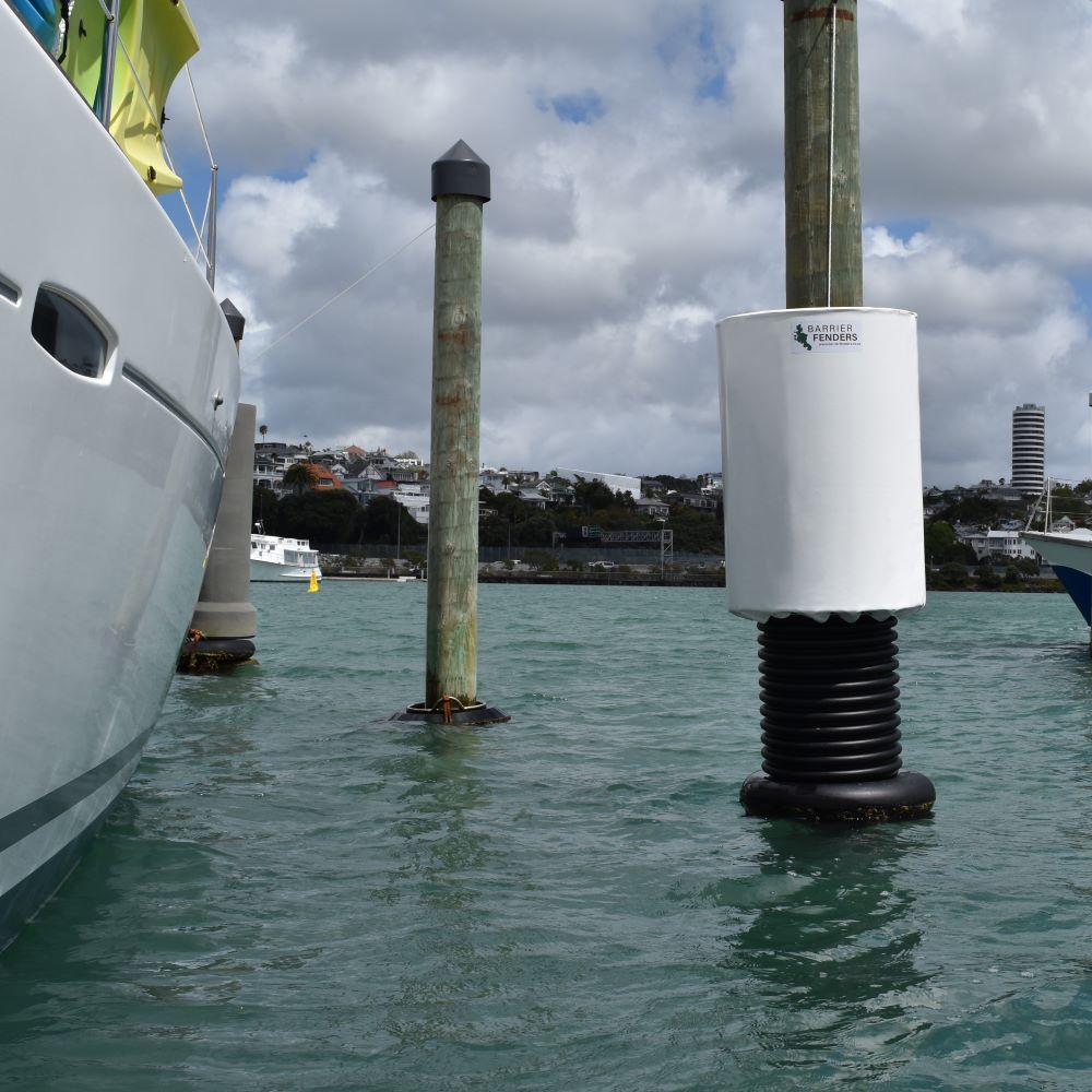 Barrier Pole Fenders / Protect your boat hull from damage - Hauraki Fenders
